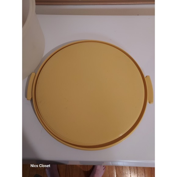Tupperware | Kitchen | Vintage Tupperware Round Cake Taker Carrier ...